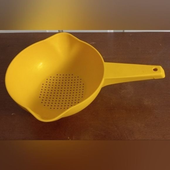Tupperware | Kitchen | Vintage Tupperware Quart Yellow Strainer ...